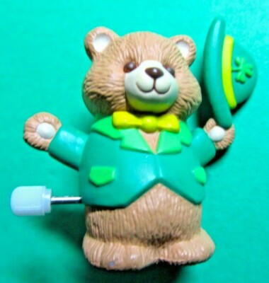 VINTAGE HALLMARK HAT TIPPING LEPRECHAUN BEAR ST PATRICK'S WIND-UP LAPEL ...