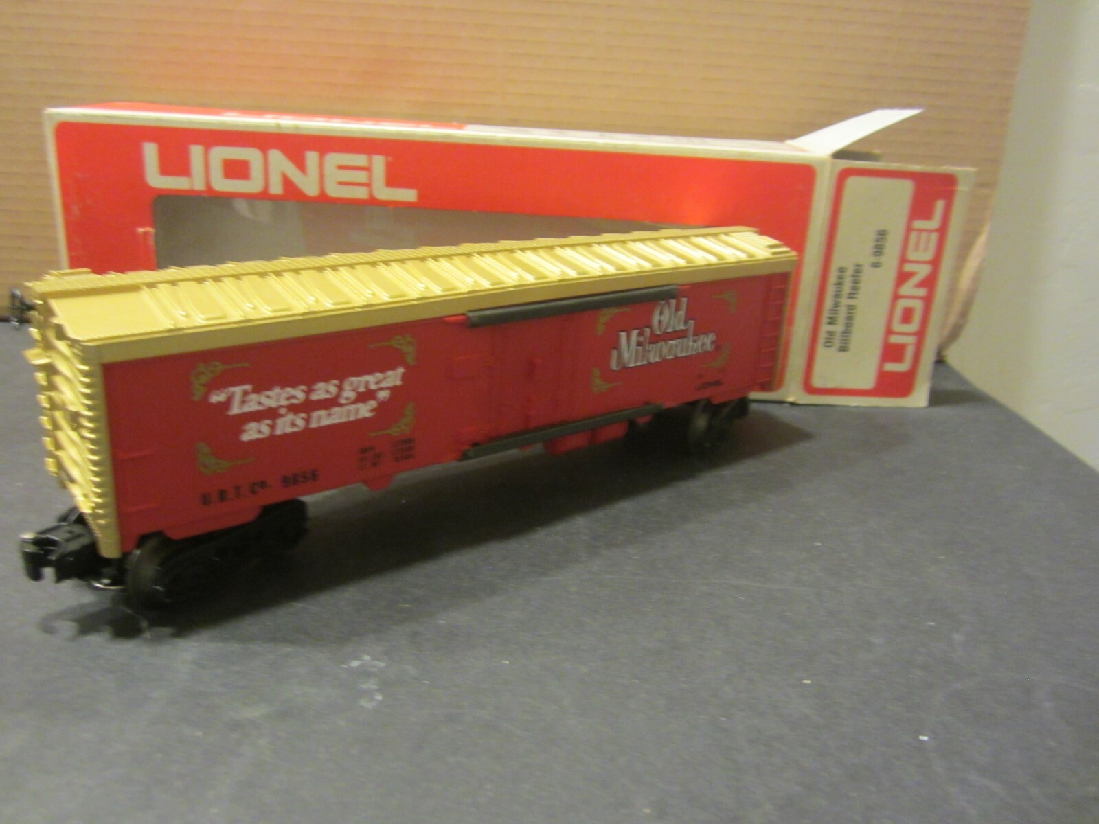 Lionel Billboard Beer Reefer 9856 Old Milwaukee Beer | eBay
