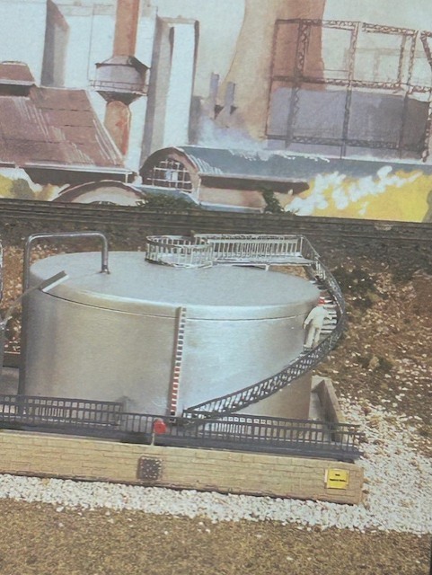 TWIN FUEL STORAGE TANK with BERM FUEL / GAS TANK FARM N Scale KIT NEW ...