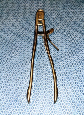 Stryker Surgical Laparoscopic Needle Holder Locking Handle 250-080-235 ...