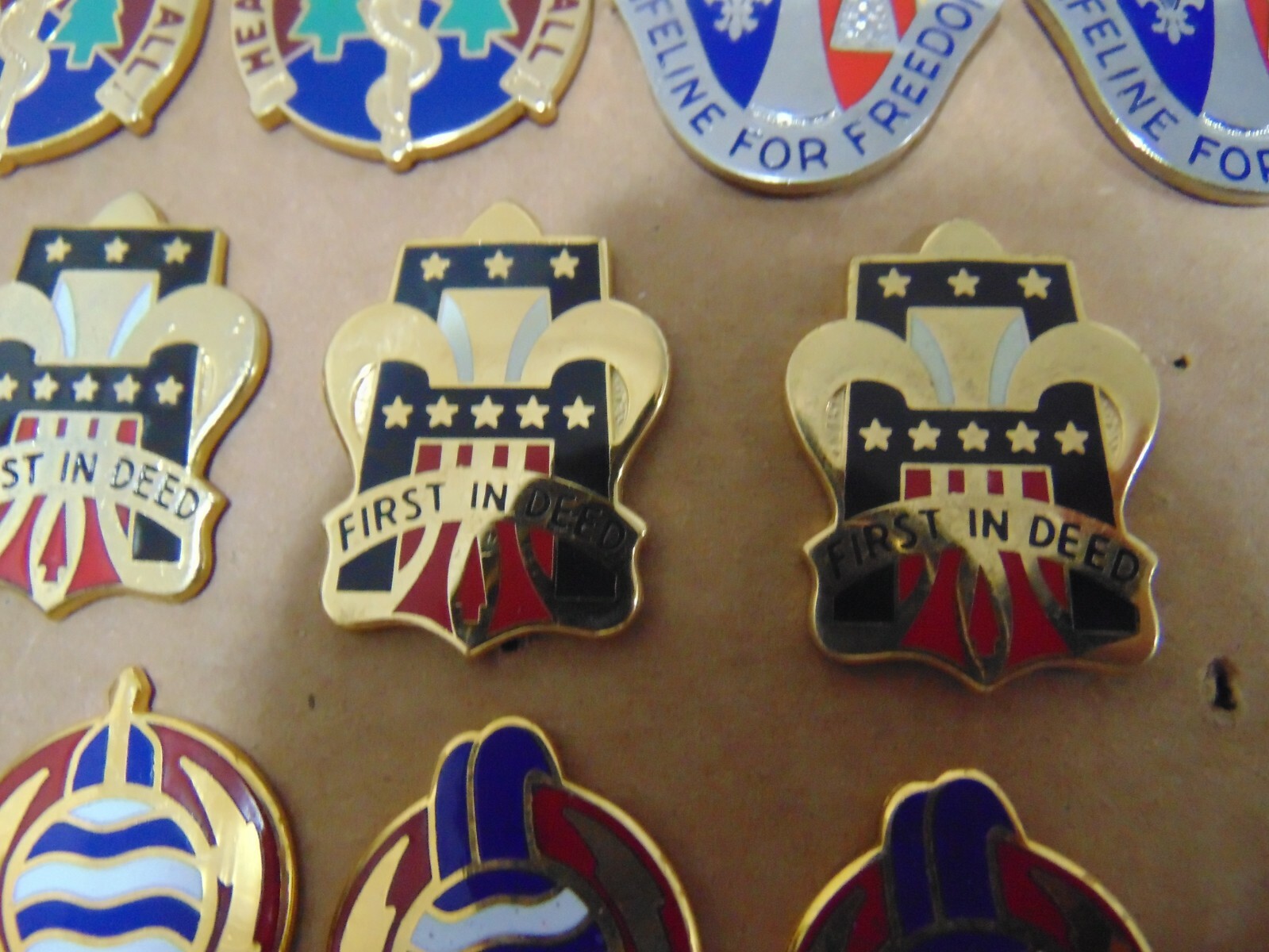 MILITARY INSIGNIA CREST DUI SET OF 2 1ST ARMY FIRST IN DEED | eBay