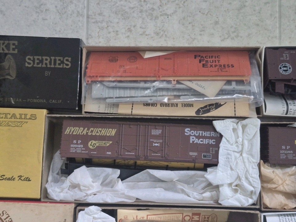 HO lot of 10 Freight Box Car Rolling stock car Kits | eBay