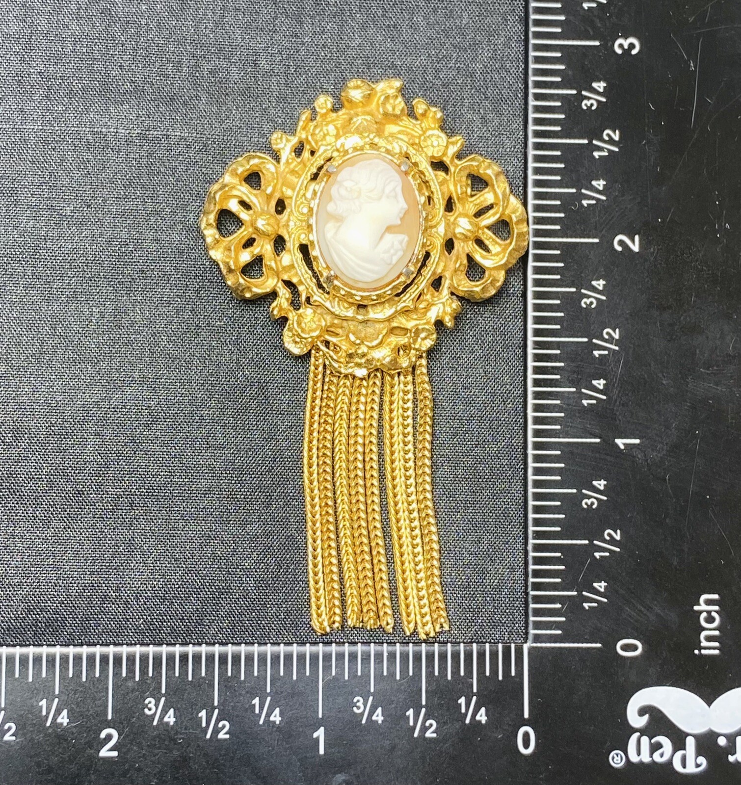 Vintage Cameo SIGNED "Geno" Hand-carved - Richelieu 1960s Brooch Pin ...