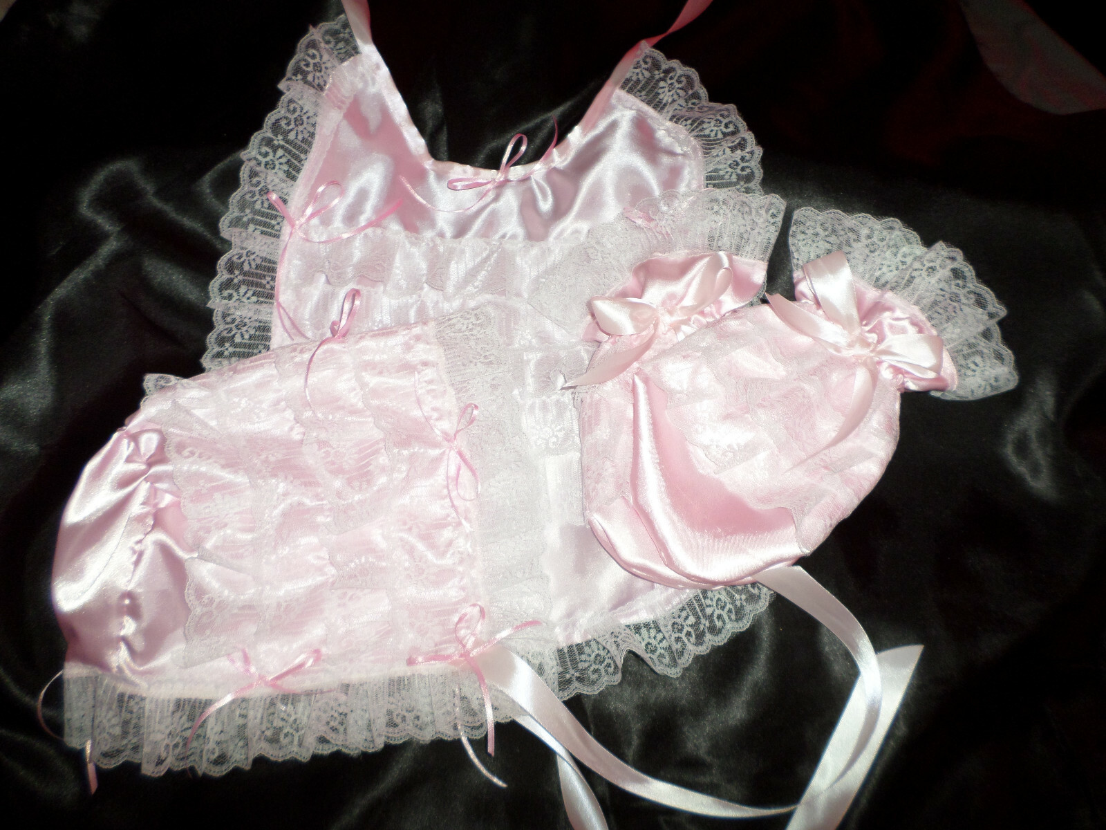 ABDL SISSY PINK BONNET + MITTENS + BIB | Grelly UK