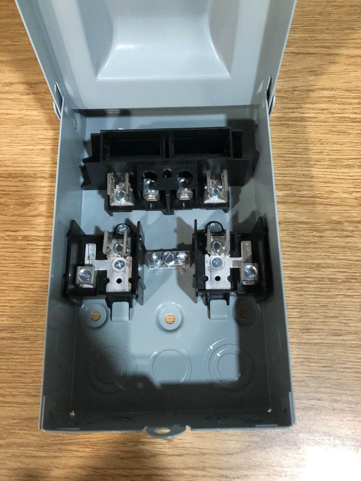 BUSSMANN COOPER INDUSTRIES B221-30F 30 A 240 VAC 1 PH 2 W 3R ENCLOSURE ...