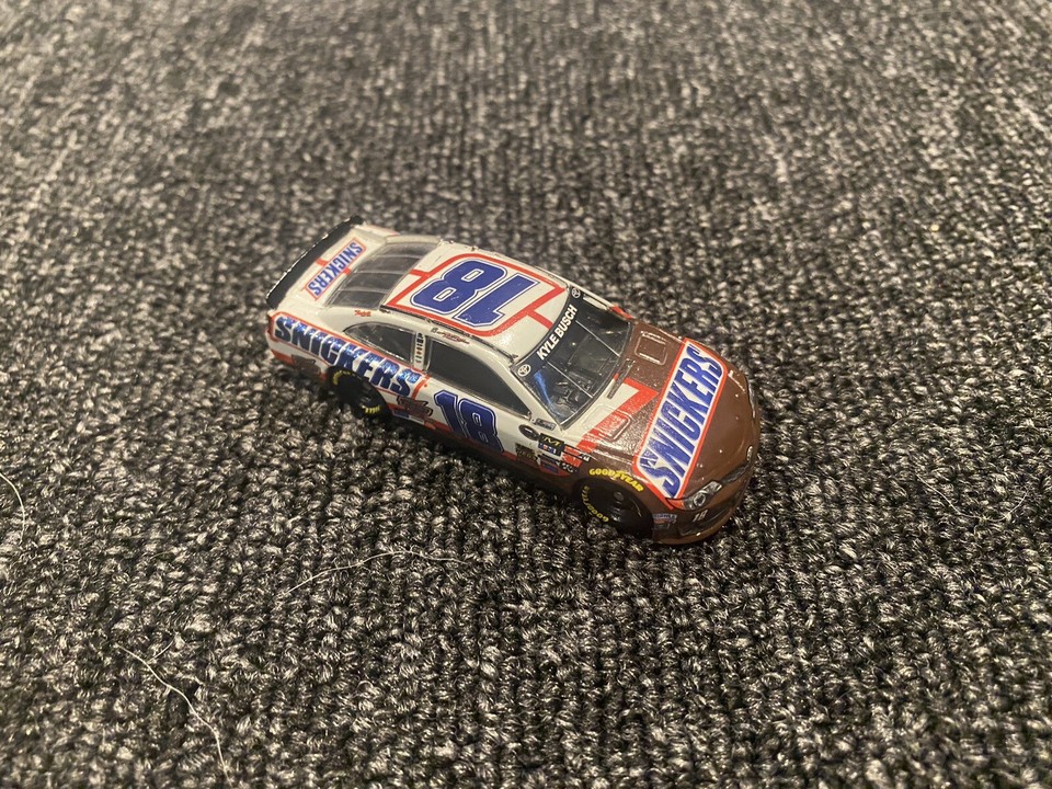 2014 Kyle Busch #18 Snickers 1:64 NASCAR Diecast | eBay