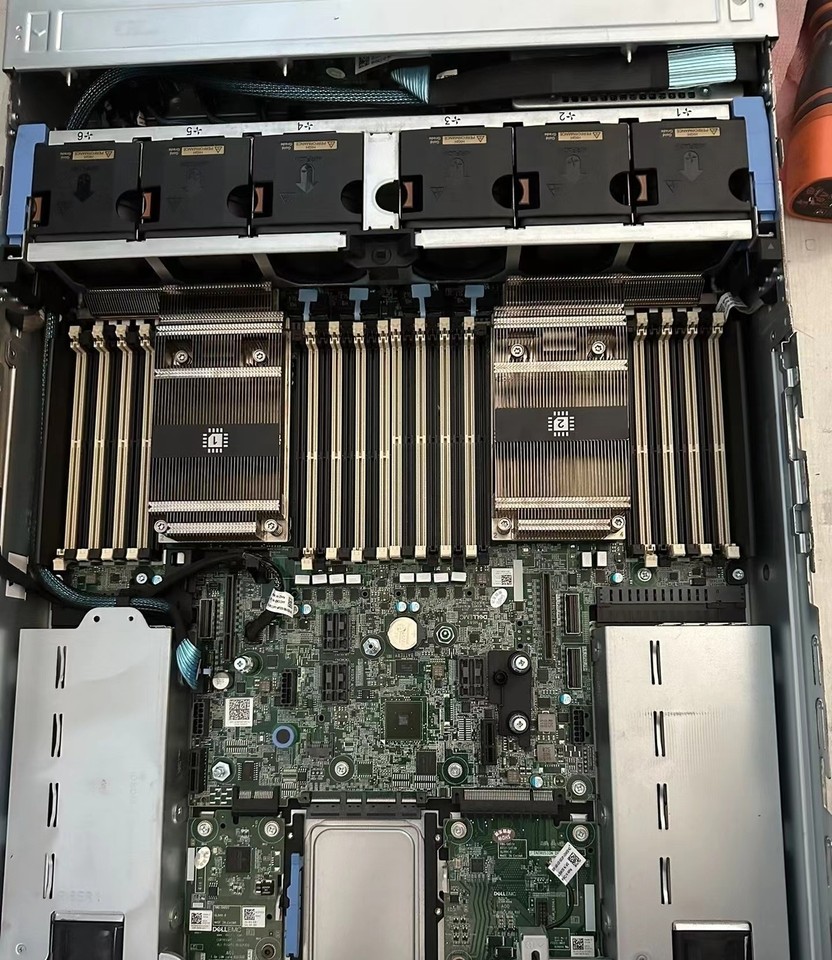 Dell Server R7525 24x2.5" NVMe backplane, 2x AMD Milan 7513 / 7663 CPU ...