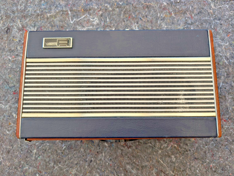 Vintage 1960s Roberts Portable Transistor Radio Model R600 Working ...