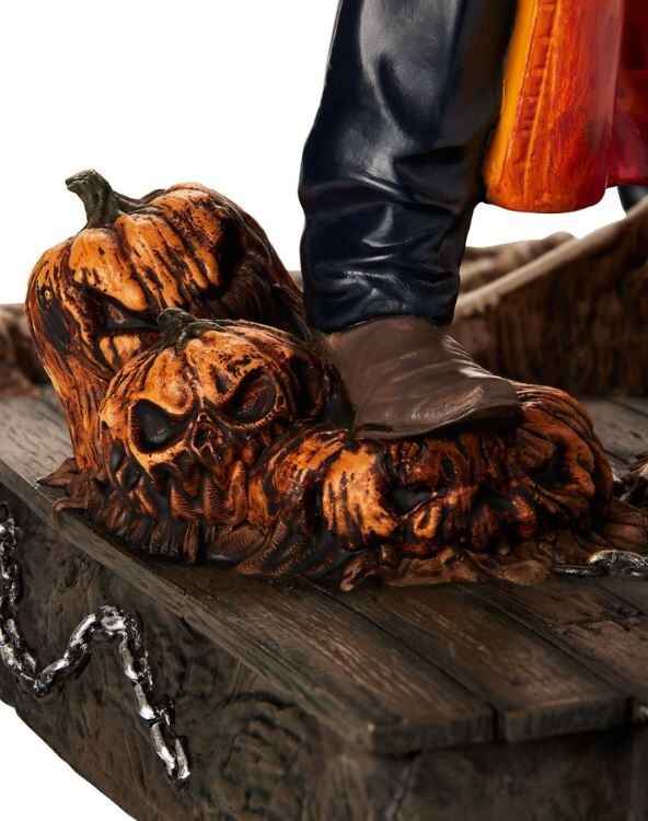 Officially Licensed The Texas Chainsaw Massacre Leatherface Statue with ...