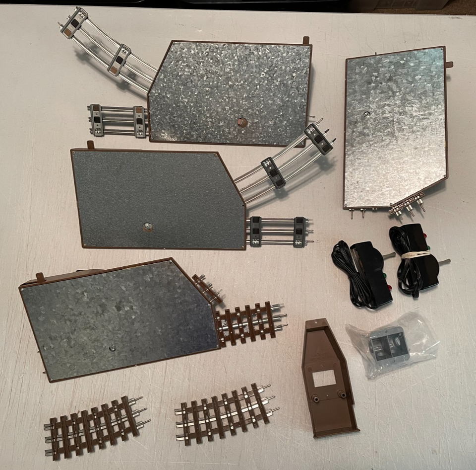 K-Line O27 Gauge Pair of Wide Radius 42" Switches with Controllers ...