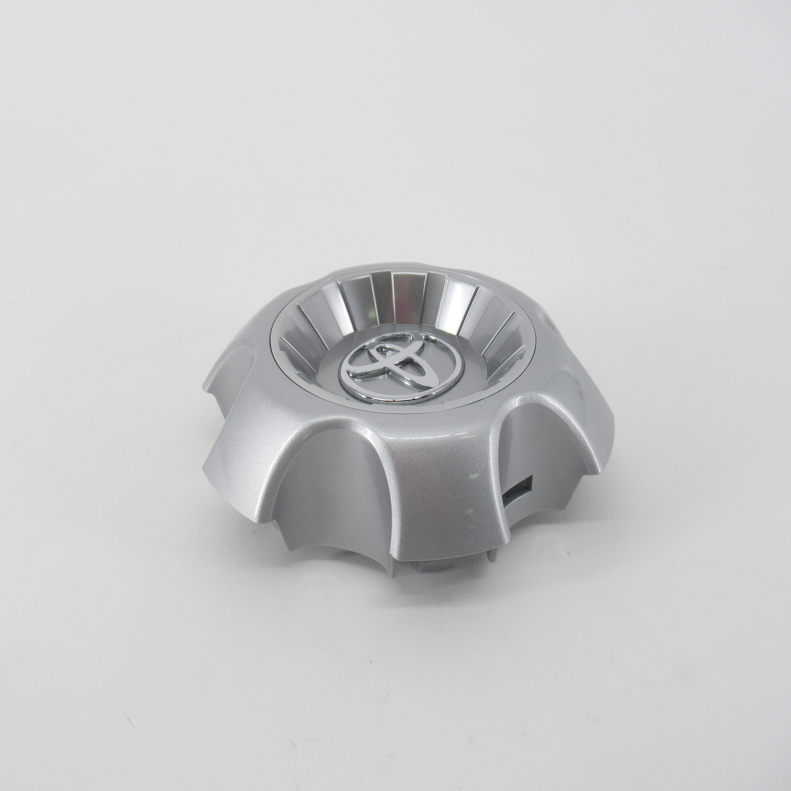 Genuine OEM Toyota 42603-35800 Wheel Center Cap Ornament (1) 2003-2009 ...