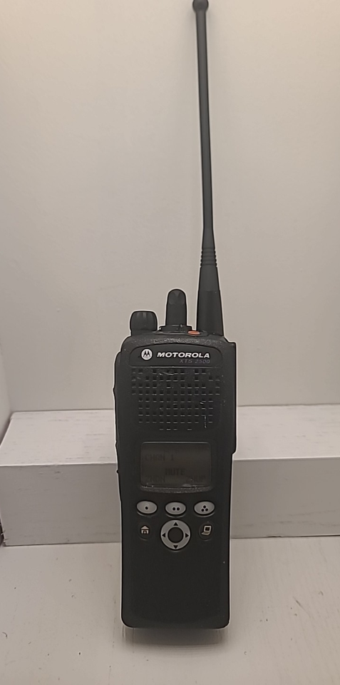 Motorola XTS2500 MODEL 2 H46UCF9PW6BN P25 W/MIC, USBC BATT, AND IMPRES ...