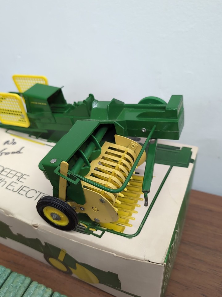 1/16 Ertl Farm Toy John Deere Square Baler With Ice Cream Box | eBay