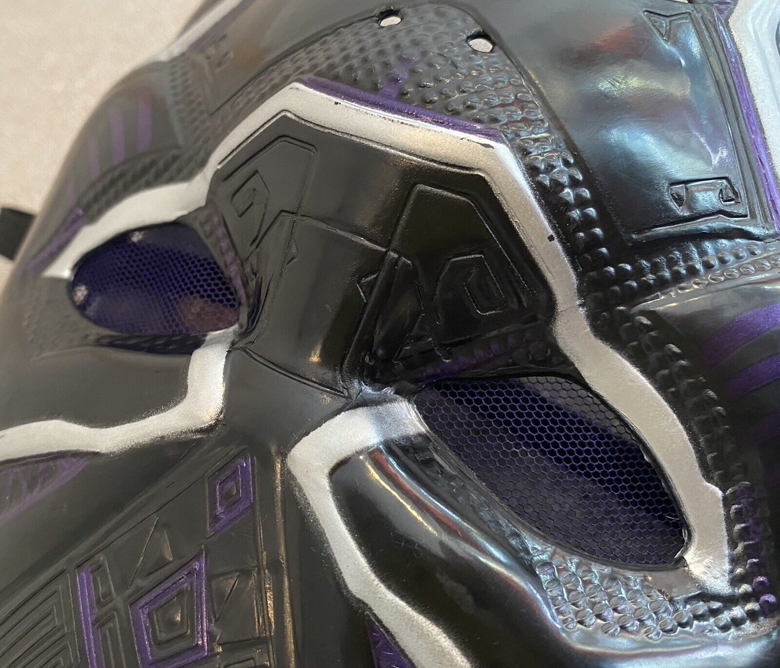 Marvel 2019 Black Battle Panther Mask - Gem