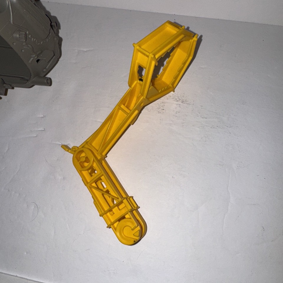 Trappeur Inhumanoids Earth Corps Vehicle Hasbro 1986 NEAR COMPLETE w ...