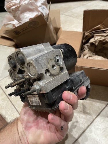 2003 dodge ram ABS control module and pump P52010149ae | eBay