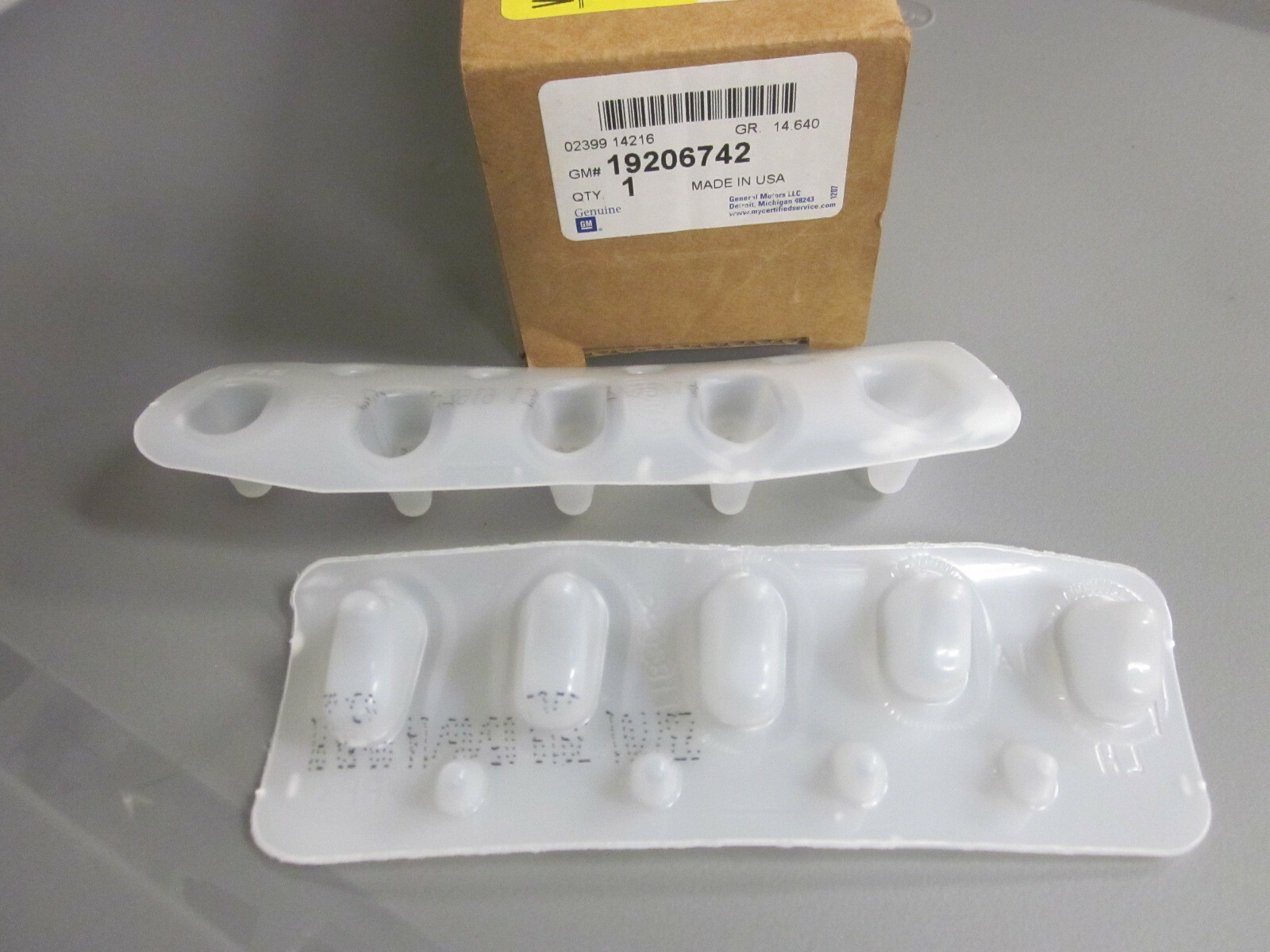 NOS GM Headlining Trim Panel Energy Front Absorber Kit 19206742 | eBay