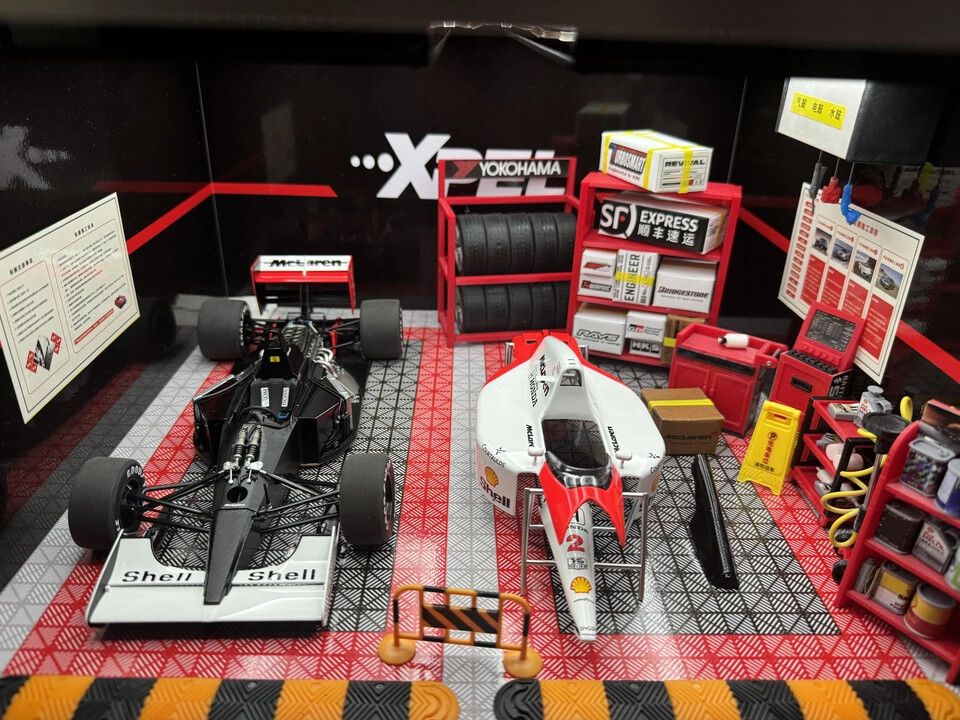 Diorama 1/18 Scale Car Garage Model Maintenance Workshop Tools Scene ...