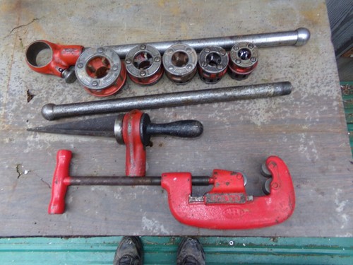 RIDGID Model 00-R RATCHET PIPE THREADER W/5 Dies, Long Grip Reamer ...