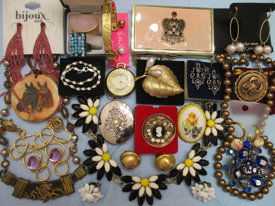 VTg.Lot JEWELRY Junk Drawer Wearable s/Signed CROWN TRIFARI,SWISS ...