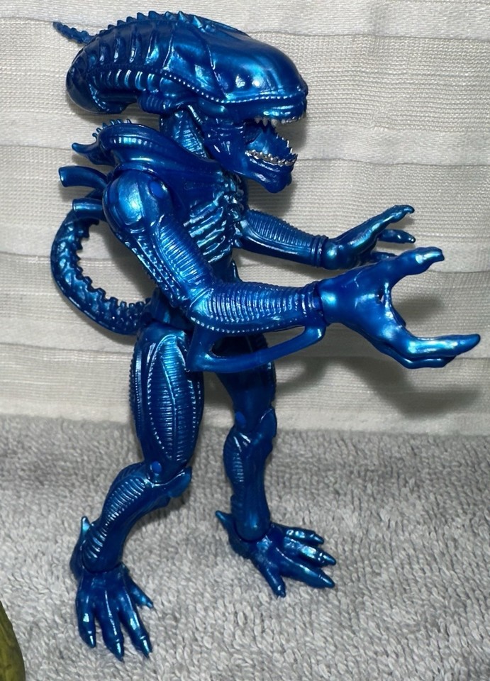 2 Alien XENOMORPH Metallic Blue And Glo In Dark Green Warrior Lanyard ...