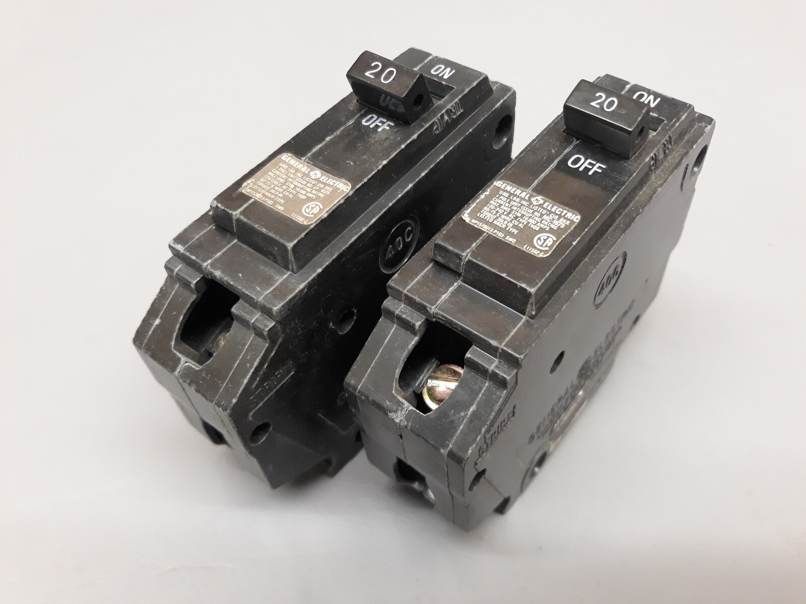 Lot of 2 - 20 Amp Single Pole General Electric GE Breakers Bolt On Type ...