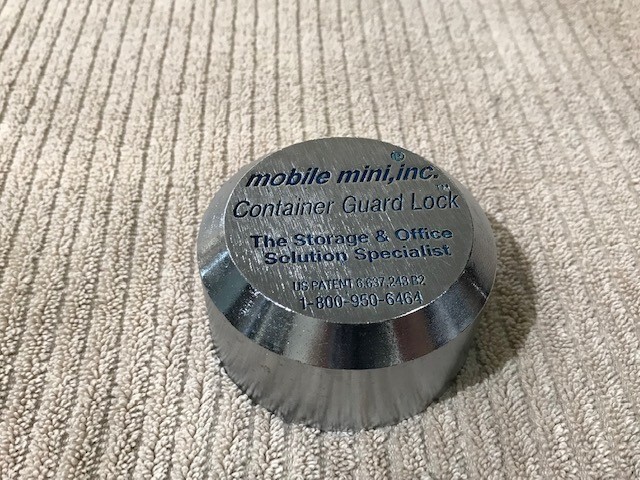 MOBILE MINI STORAGE CONTAINER GUARD LOCK WITH 2 KEYS GOOD CONDITION ...