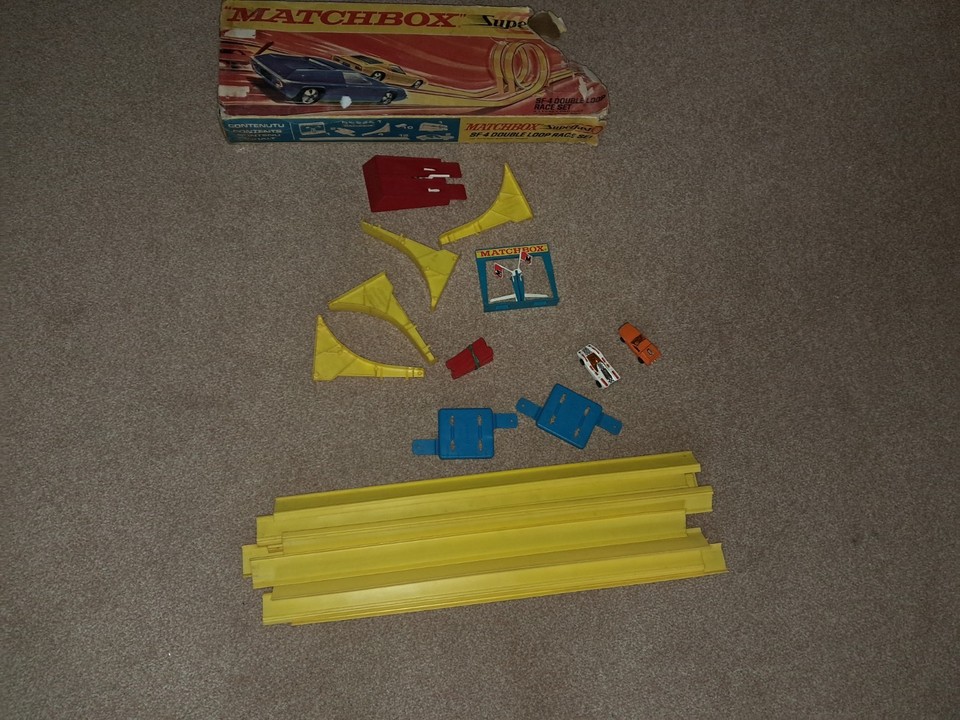 MATCHBOX SUPERFAST SF-4 DOUBLE LOOP RACE SET ( 2 CARS) Original Box ...