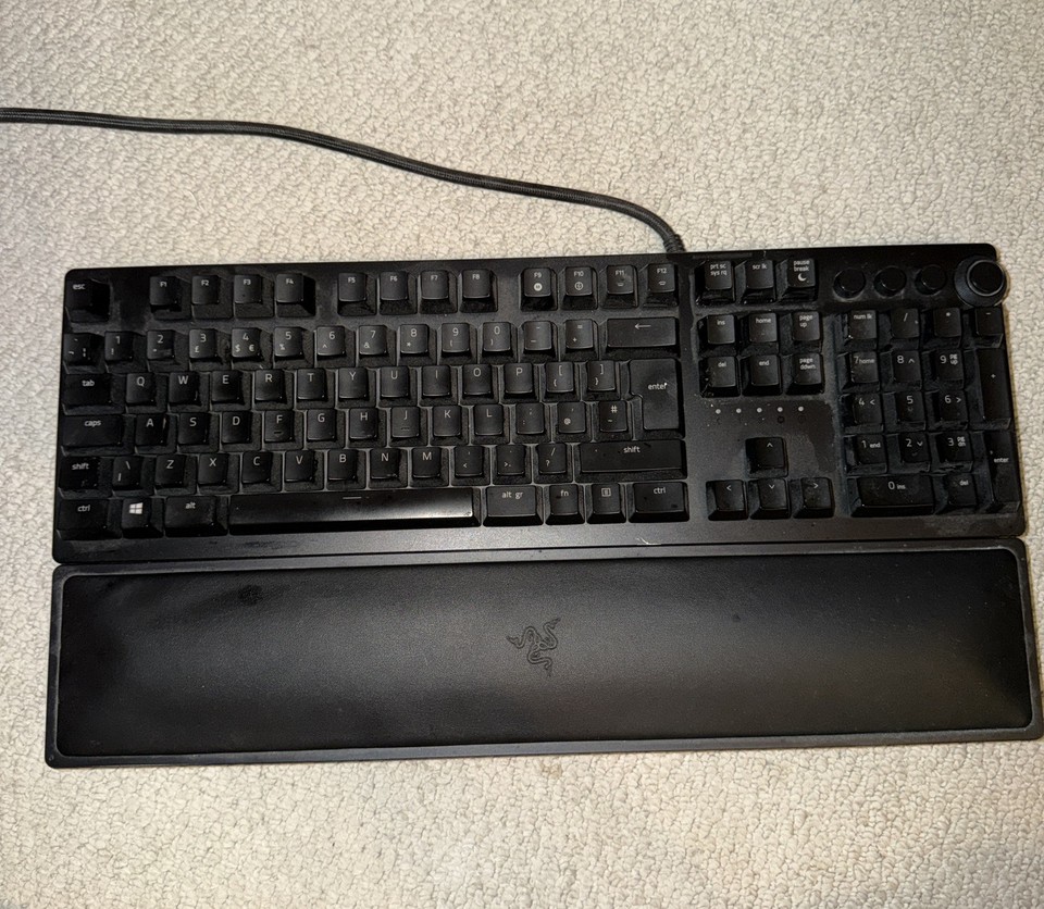 Razer Huntsman Elite Mechanical Gaming Keyboard and wrist rest (Purple ...