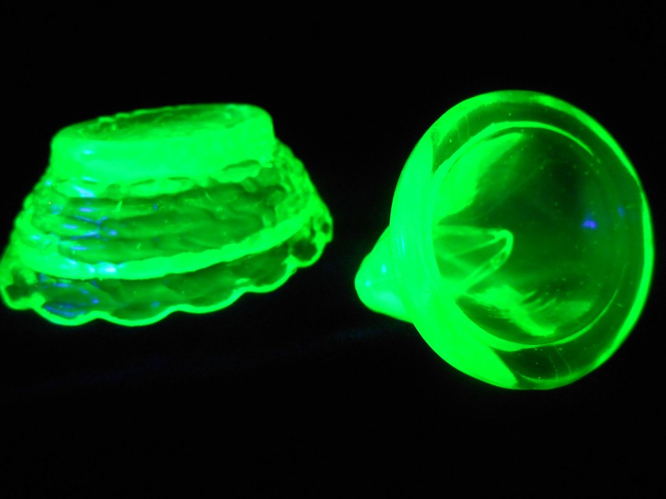 green Vaseline Uranium glass Bunny rabbit on nest basket Easter egg ...