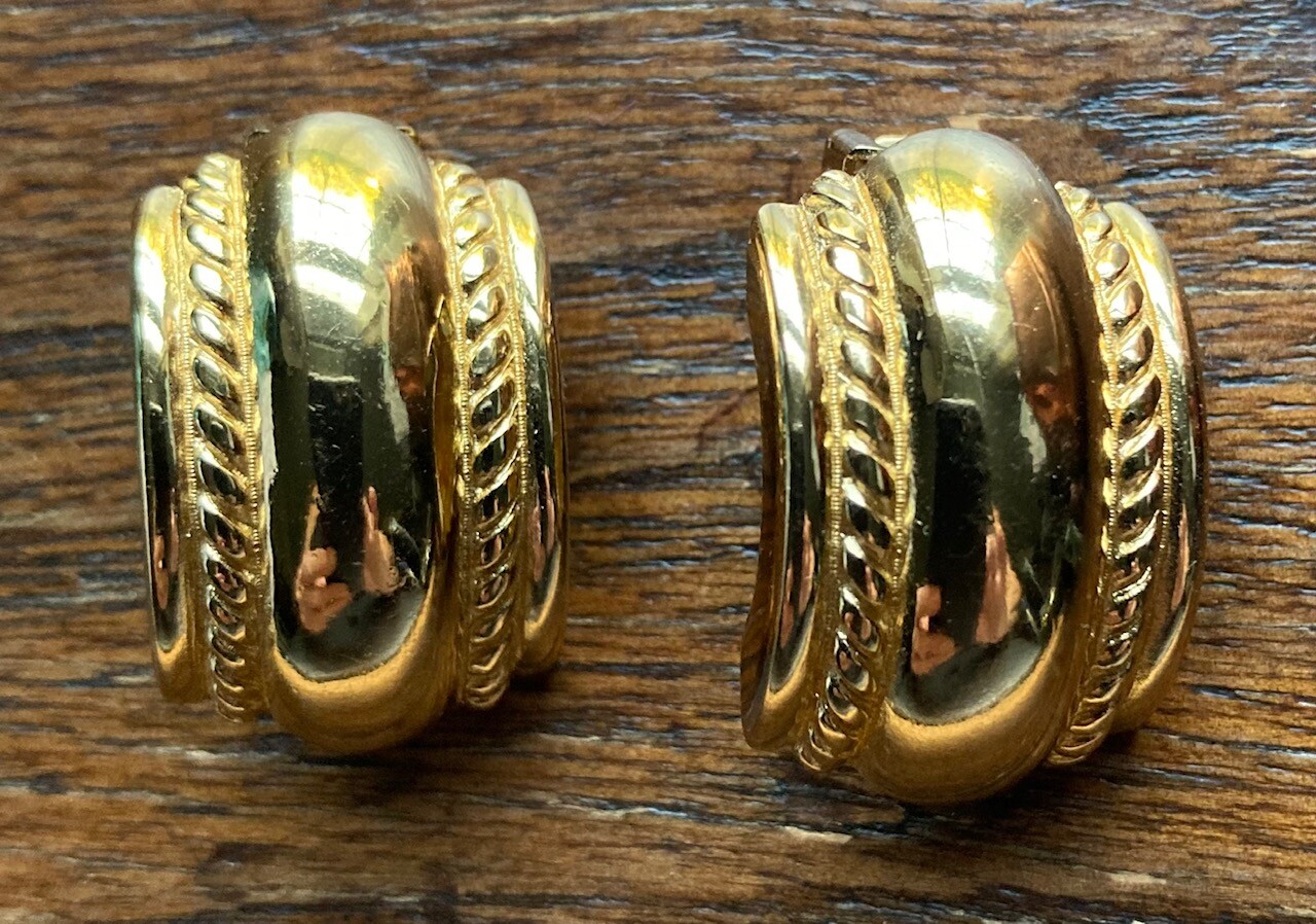 Beautiful Vintage CHRISTIAN DIOR Textured Gold Tone D… - Gem