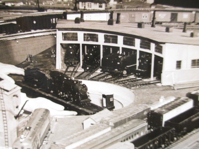 LIONEL TRAIN engine store display layout 1938 Richard Constantine toy ...