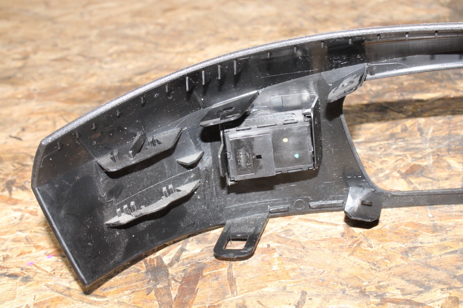 BMW E88 E82 E90 128 135 328 335 Front Right Passenger Side Seat Trim ...