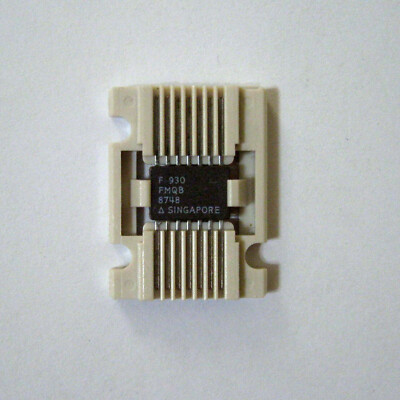 One (1) Fairchild ® F 930 FMQB 8748 14 Pin Flatpack IC Integrated ...