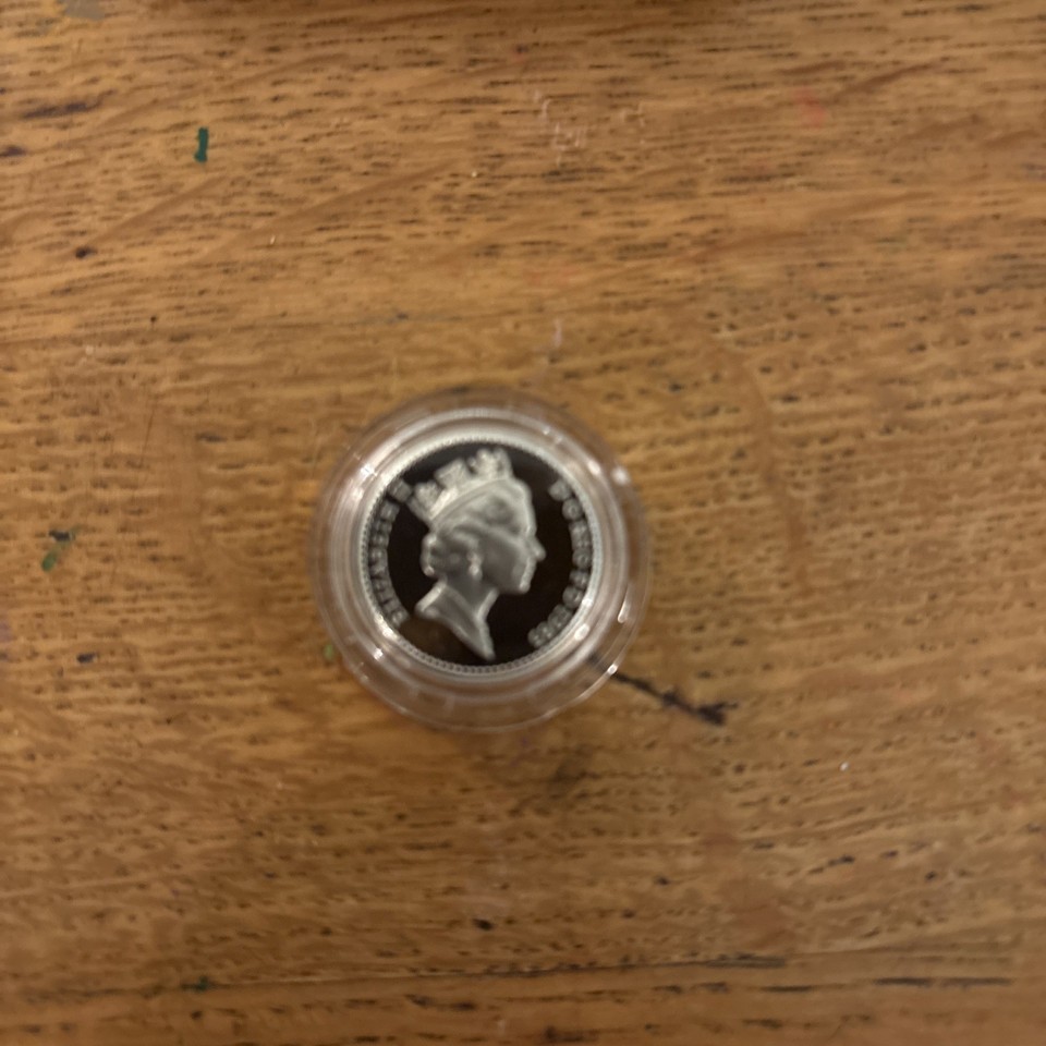 1985 United Kingdom Welsh Design Silver Proof Boxed One Pound Coin with ...