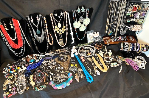 7+ LBS 215+ pcs HUGE Jewelry Lot Vintage-Now Pieces 100% Wear, untested ...