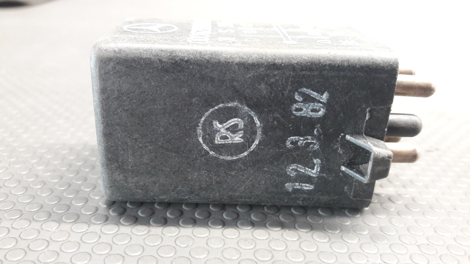 MERCEDES W126 W123 Scheibenwischer Relais 0008210863 online kaufen | eBay