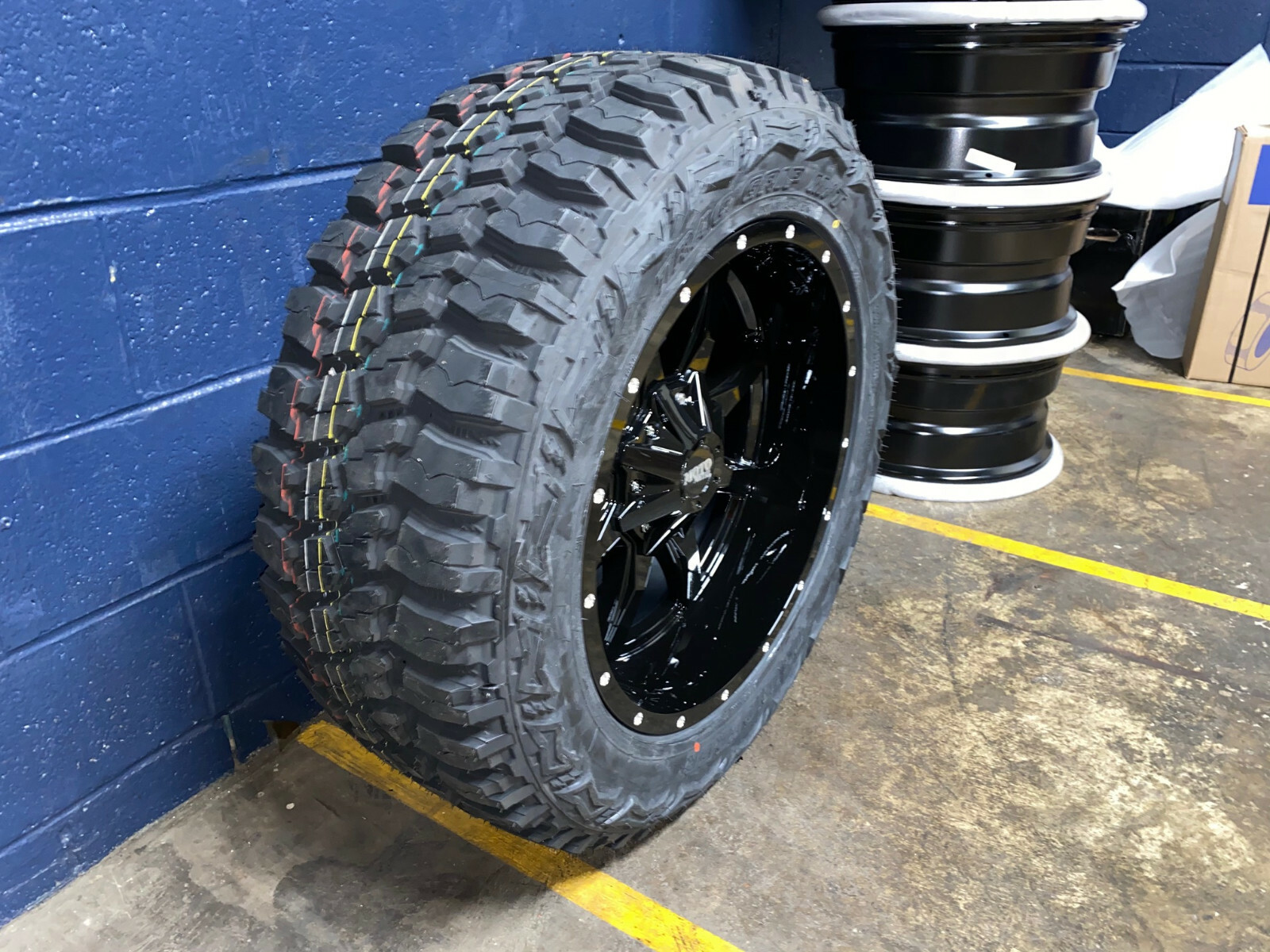 20x10 Black Moto Metal MO970 Wheels Rims 33" MT Tires 6x5.5 GMC Sierra ...