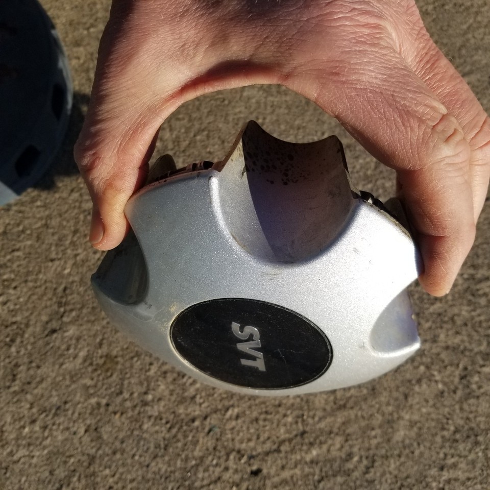 BROKE SVT Ford F150 Lightning Wheel Center Cap 99 00 01 YL3V-1A096-AA ...