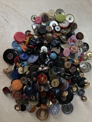 Lot Of 200 Assorted Buttons | eBay