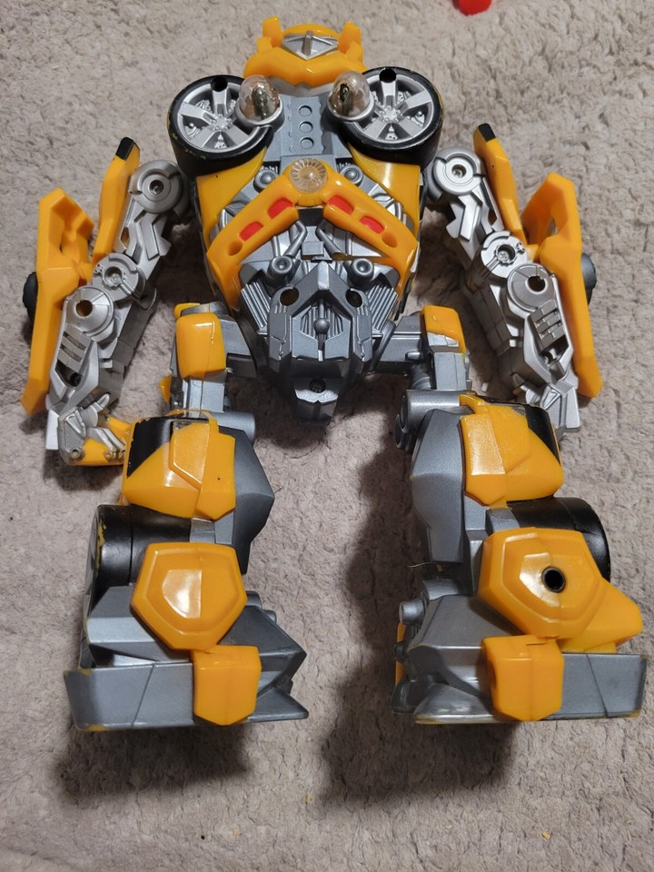 Transformer Bumblebee toy 2006 Hasbro Battery Powered 10" Lights and ...