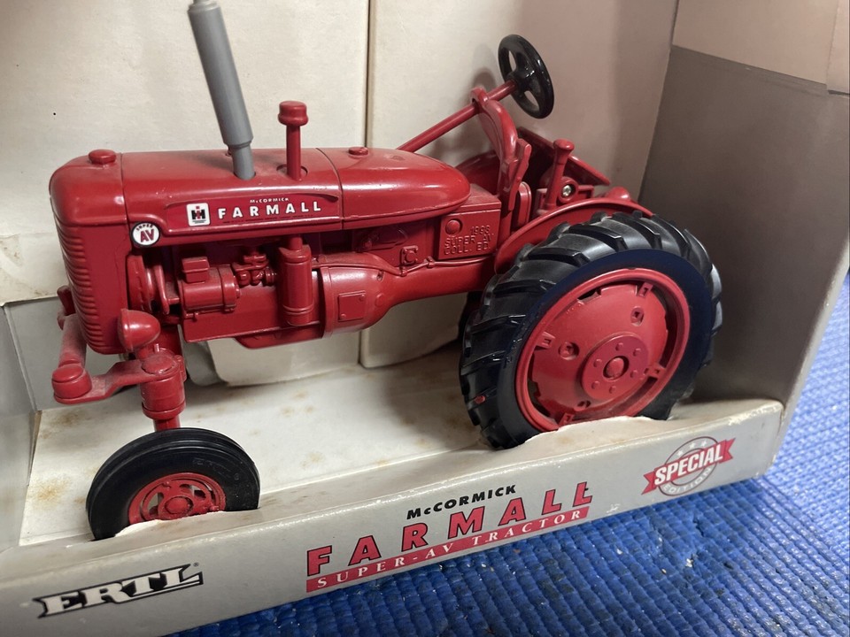 RARE Vintage Ertl Farmall Super AV Tractor 1993 Special Edition Diecast ...