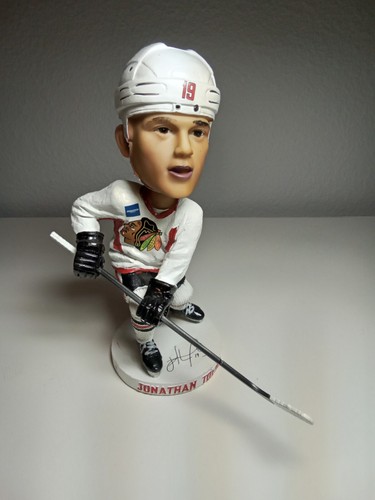 NHL Chicago Blackhawks Jonathan Toews 7.5" SGA Kick 10 Bobblehead w ...