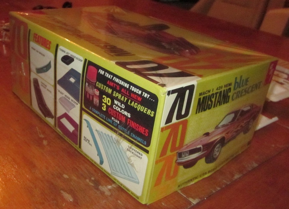 AMT 1970 Ford Mustang Mach I Blue Crescent 429 Hemi 1/25 Annual Kit # ...