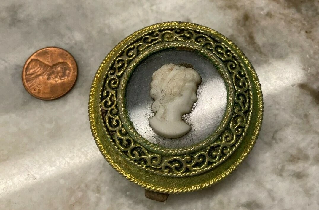 Antique Makeup Compacts | Saubhaya Makeup