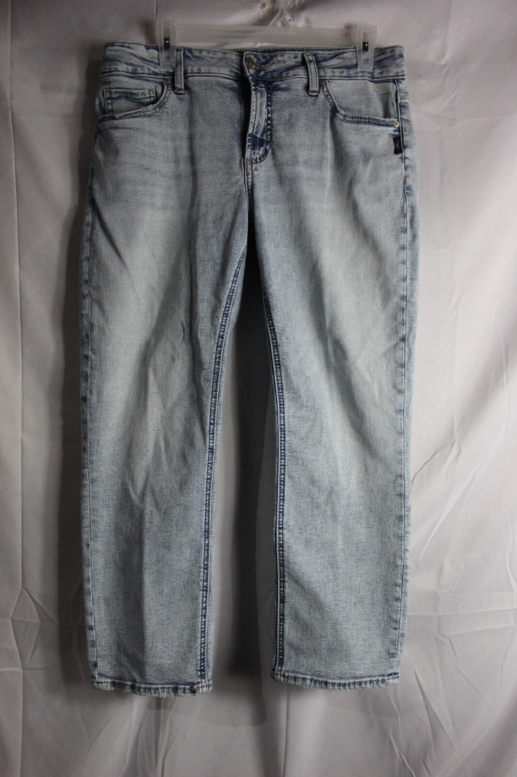 SILVER Women's ELYSE CAPRI Light Blue Denim Jeans (3… - Gem