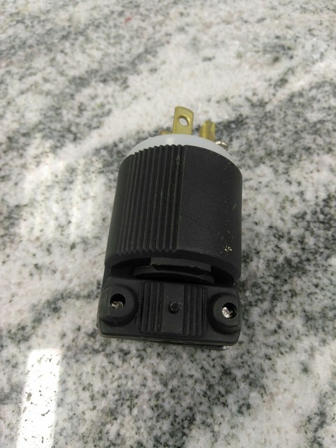 Cooper Arrow Hart Safety Grip Plug 6266 5-15p 15a for sale online | eBay