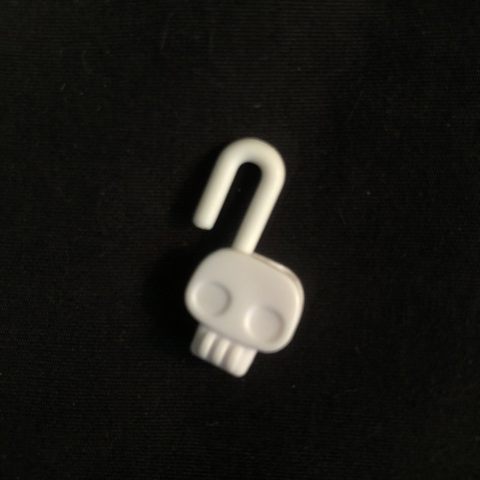 *Monster High* DELUXE High School Castle School Replacement Part SKULL ...