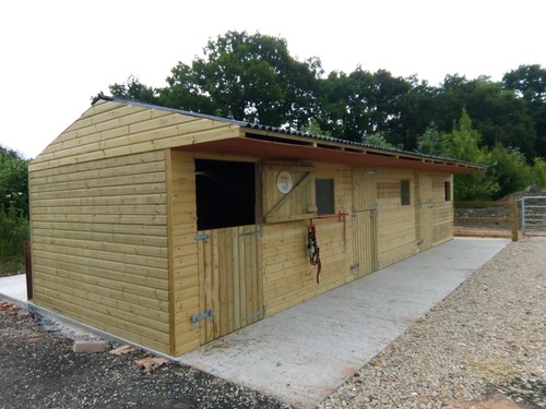 horse stables block of 3) 12ft x 12ft ( FREE DELIVERY ) ( NO VAT) £ ...