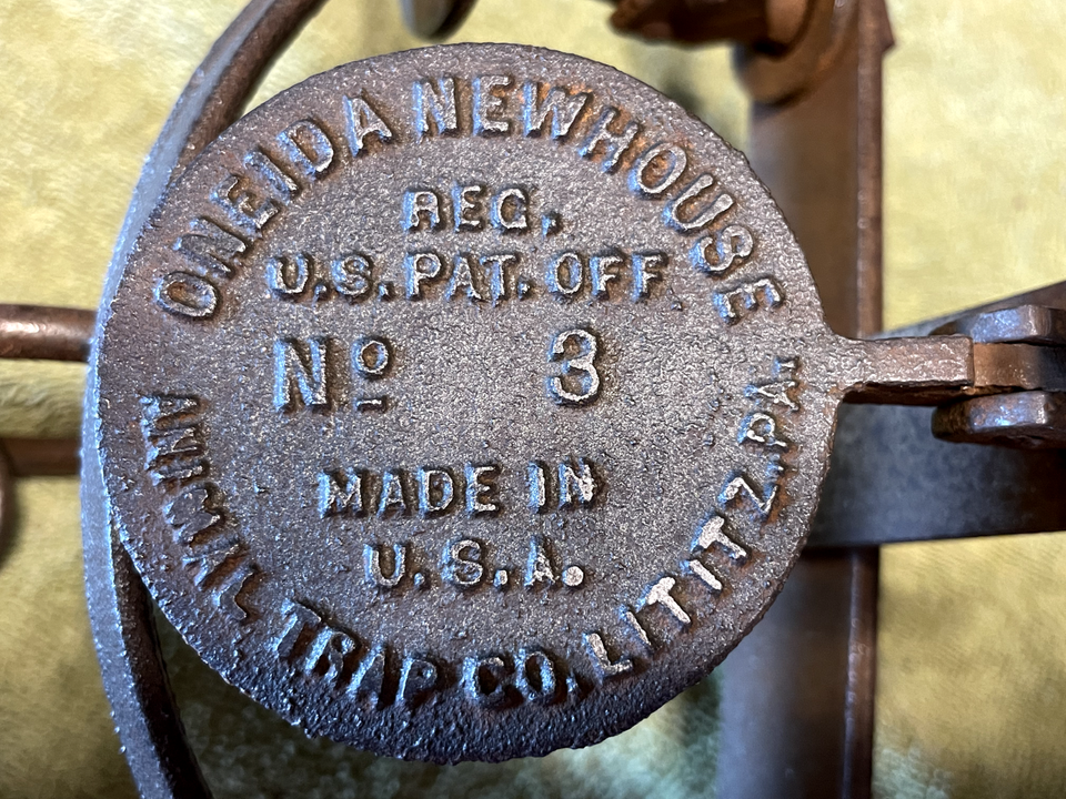 #3 Oneida Newhouse - Animal Trap Co - raised letter pan | eBay